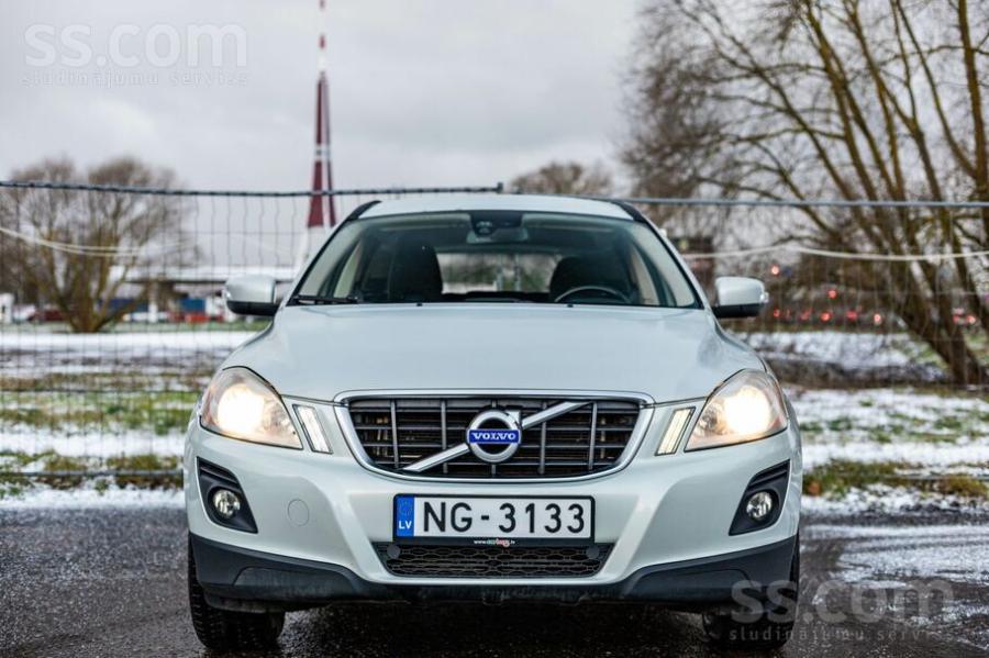 Grey Volvo XC60 2009 in Riga, with an engine capacity of 2.40 L and mileage of 238 thousand km for 6790 €, photo 3 on AUTOMOTO.COM.LV