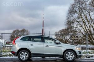 Grey Volvo XC60 2009 in Riga, with an engine capacity of 2.40 L and mileage of 238 thousand km for 6790 €, photo 5 on AUTOMOTO.COM.LV