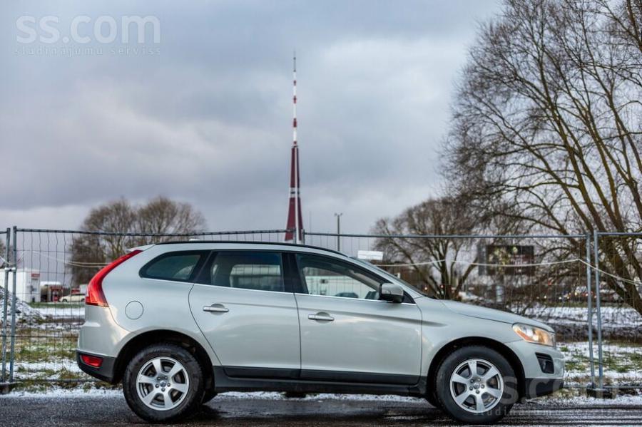 Grey Volvo XC60 2009 in Riga, with an engine capacity of 2.40 L and mileage of 238 thousand km for 6790 €, photo 5 on AUTOMOTO.COM.LV