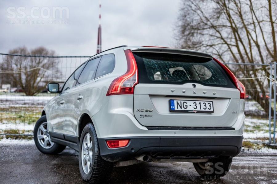 Grey Volvo XC60 2009 in Riga, with an engine capacity of 2.40 L and mileage of 238 thousand km for 6790 €, photo 6 on AUTOMOTO.COM.LV