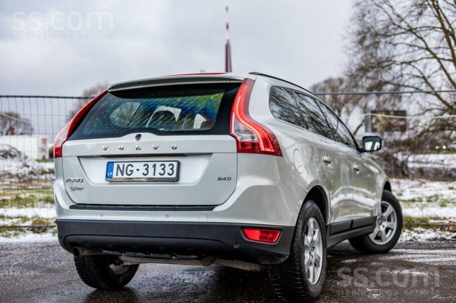 Grey Volvo XC60 2009 in Riga, with an engine capacity of 2.40 L and mileage of 238 thousand km for 6790 €, photo 7 on AUTOMOTO.COM.LV