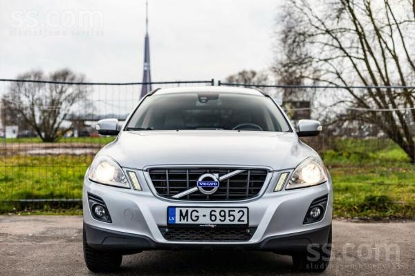 Grey Volvo XC60 2009 in Riga, with an engine capacity of 2.40 L and mileage of 369 thousand km for 7390 €, photo 3 on AUTOMOTO.COM.LV