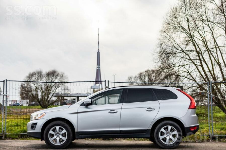 Pelēks Volvo XC60 2009 Rīga, ar dzinēja tilpumu 2.40 L un nobraukumu 369 tūkst. km par 7390 €, foto 4 vietnē AUTOMOTO.COM.LV