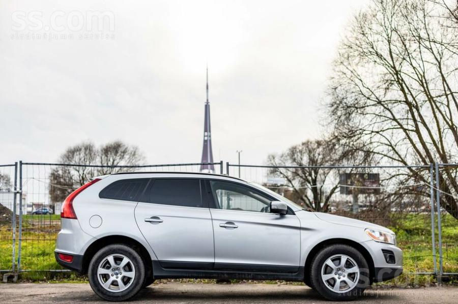 Pelēks Volvo XC60 2009 Rīga, ar dzinēja tilpumu 2.40 L un nobraukumu 369 tūkst. km par 7390 €, foto 5 vietnē AUTOMOTO.COM.LV