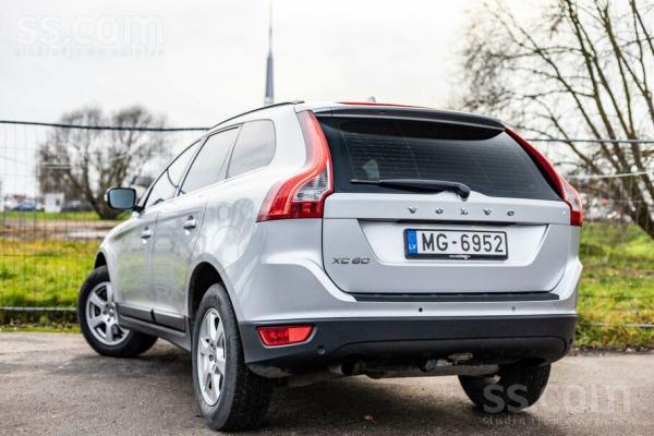 Grey Volvo XC60 2009 in Riga, with an engine capacity of 2.40 L and mileage of 369 thousand km for 7390 €, photo 6 on AUTOMOTO.COM.LV