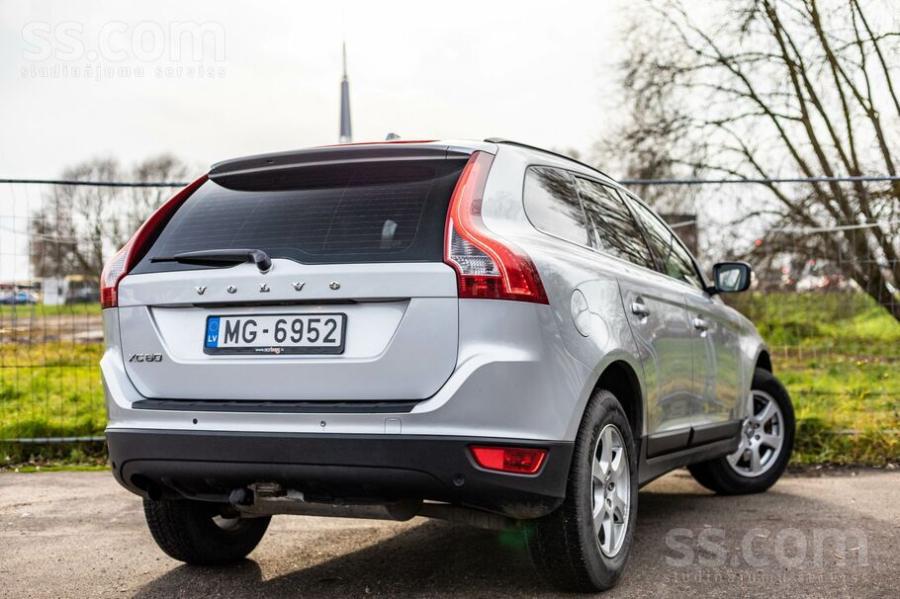 Pelēks Volvo XC60 2009 Rīga, ar dzinēja tilpumu 2.40 L un nobraukumu 369 tūkst. km par 7390 €, foto 7 vietnē AUTOMOTO.COM.LV
