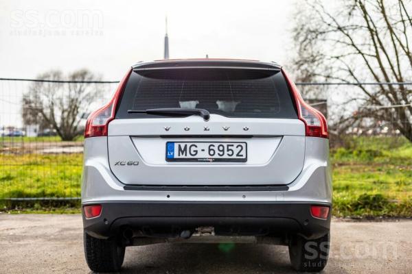 Grey Volvo XC60 2009 in Riga, with an engine capacity of 2.40 L and mileage of 369 thousand km for 7390 €, photo 8 on AUTOMOTO.COM.LV
