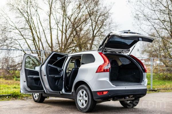 Grey Volvo XC60 2009 in Riga, with an engine capacity of 2.40 L and mileage of 369 thousand km for 7390 €, photo 9 on AUTOMOTO.COM.LV