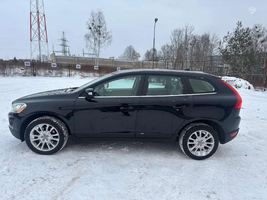 Pelēks Volvo XC60 2009 Alīta, ar dzinēja tilpumu 2.40 L un nobraukumu 284 tūkst. km par 7995 €, foto 9 vietnē AUTOMOTO.COM.LV