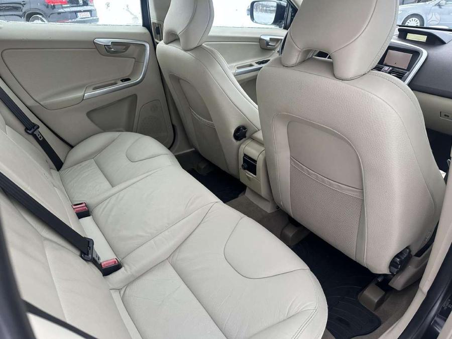 Pelēks Volvo XC60 2009 Alīta, ar dzinēja tilpumu 2.40 L un nobraukumu 284 tūkst. km par 7995 €, foto 22 vietnē AUTOMOTO.COM.LV