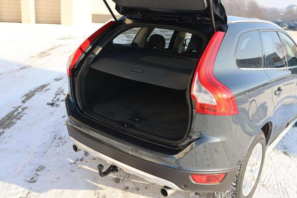 Grey Volvo XC60 2009 in Alytus, with an engine capacity of 2.40 L and mileage of 283 thousand km for 8800 €, photo 5 on AUTOMOTO.COM.LV