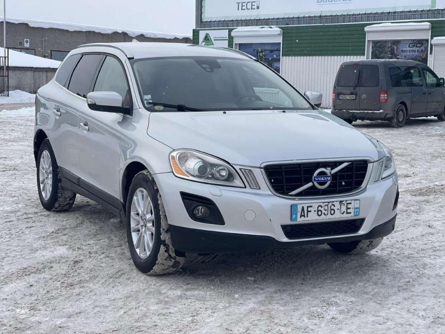 Pelēks Volvo XC60 2009 Tauragė, ar dzinēja tilpumu 2.40 L un nobraukumu 292 tūkst. km par 5850 €, foto 2 vietnē AUTOMOTO.COM.LV