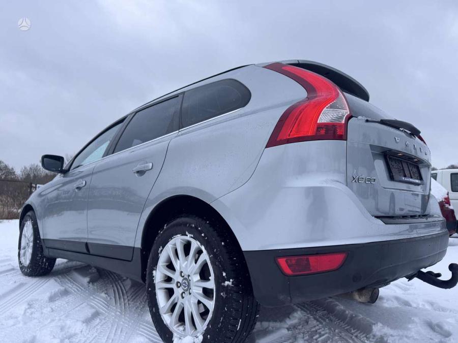 Pelēks Volvo XC60 2009 Alīta, ar dzinēja tilpumu 2.40 L un nobraukumu 277 tūkst. km par 7950 €, foto 10 vietnē AUTOMOTO.COM.LV