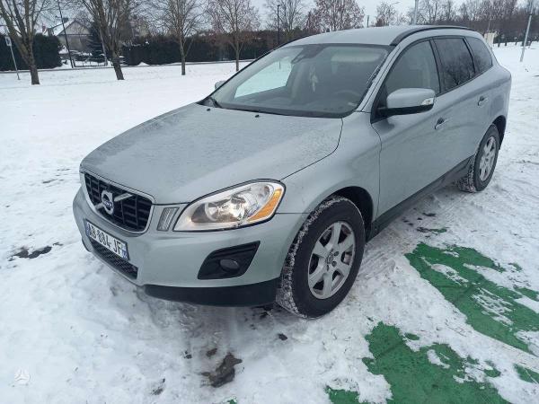 Pelēks Volvo XC60 2009 Kauņa, ar dzinēja tilpumu 2.40 L un nobraukumu 305 tūkst. km par 6950 €, foto 1 vietnē AUTOMOTO.COM.LV