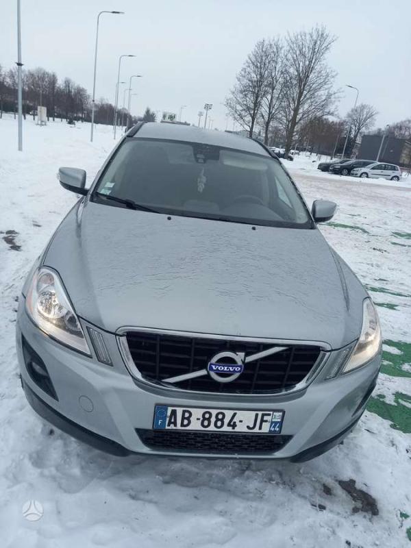 Pelēks Volvo XC60 2009 Kauņa, ar dzinēja tilpumu 2.40 L un nobraukumu 305 tūkst. km par 6950 €, foto 2 vietnē AUTOMOTO.COM.LV