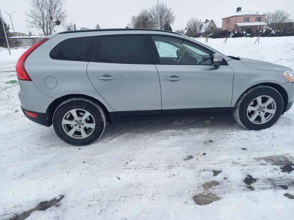 Pelēks Volvo XC60 2009 Kauņa, ar dzinēja tilpumu 2.40 L un nobraukumu 305 tūkst. km par 6950 €, foto 4 vietnē AUTOMOTO.COM.LV