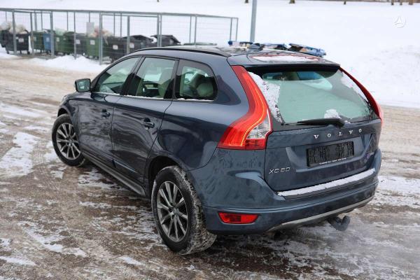 Grey Volvo XC60 2009 in Alytus, with an engine capacity of 2.40 L and mileage of 295 thousand km for 5950 €, photo 3 on AUTOMOTO.COM.LV