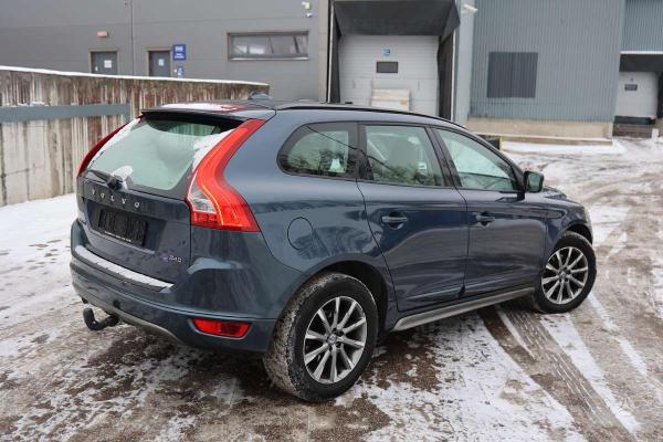 Grey Volvo XC60 2009 in Alytus, with an engine capacity of 2.40 L and mileage of 295 thousand km for 5950 €, photo 4 on AUTOMOTO.COM.LV