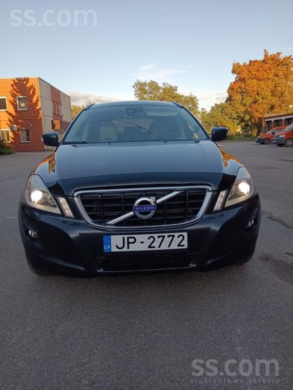 Pelēks Volvo XC60 2009 Jelgava, ar dzinēja tilpumu 2.40 L un nobraukumu 355 tūkst. km par 6500 €, foto 1 vietnē AUTOMOTO.COM.LV