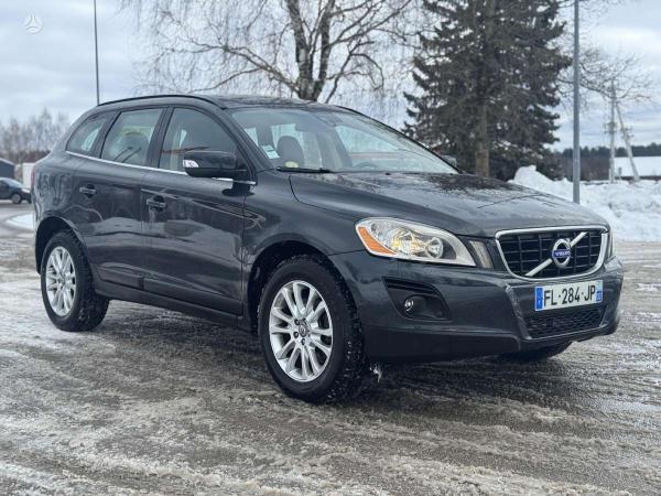 Pelēks Volvo XC60 2009 Tauragė, ar dzinēja tilpumu 2.40 L un nobraukumu 278 tūkst. km par 6700 €, foto 2 vietnē AUTOMOTO.COM.LV