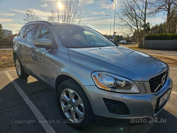Grey Volvo XC60 2009 in Tallinn, with an engine capacity of 2.40 L and mileage of 303 thousand km for 7499 €, photo 1 on AUTOMOTO.COM.LV