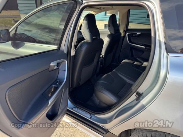 Pelēks Volvo XC60 2009 Rapla, ar dzinēja tilpumu 2.40 L un nobraukumu 382 tūkst. km par 5900 €, foto 11 vietnē AUTOMOTO.COM.LV
