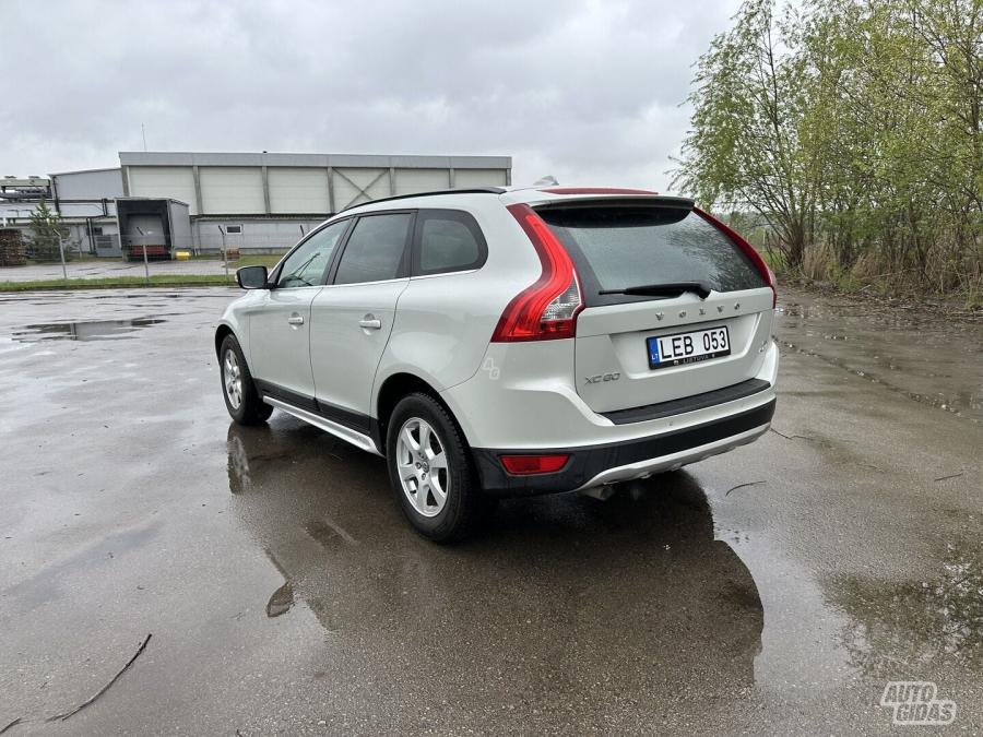 Grey Volvo XC60 2009 in Kaunas, with an engine capacity of 2.40 L and mileage of 383 thousand km for 5750 €, photo 5 on AUTOMOTO.COM.LV