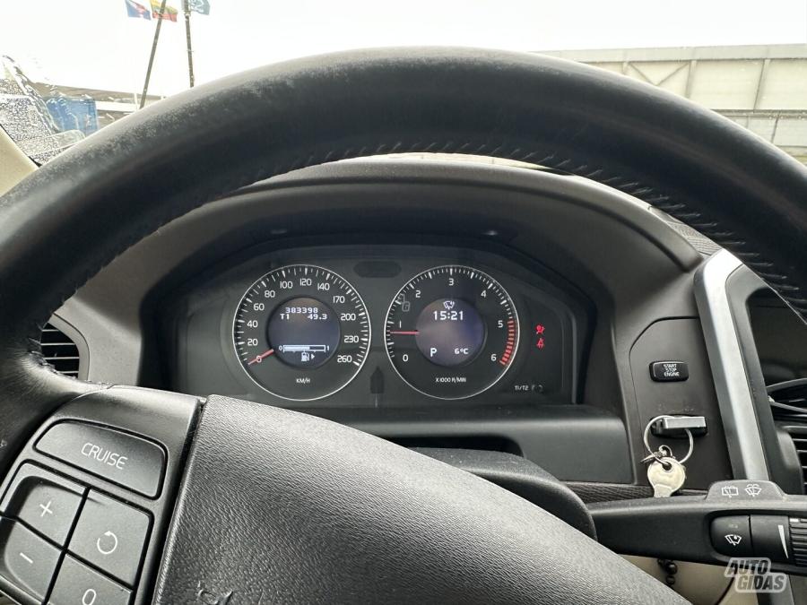 Grey Volvo XC60 2009 in Kaunas, with an engine capacity of 2.40 L and mileage of 383 thousand km for 5750 €, photo 6 on AUTOMOTO.COM.LV