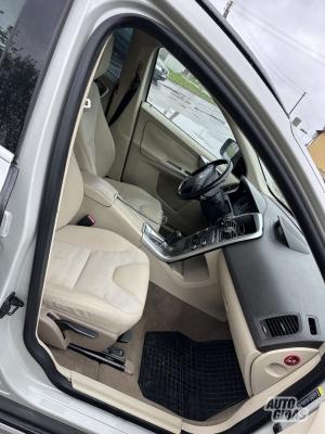 Grey Volvo XC60 2009 in Kaunas, with an engine capacity of 2.40 L and mileage of 383 thousand km for 5750 €, photo 8 on AUTOMOTO.COM.LV