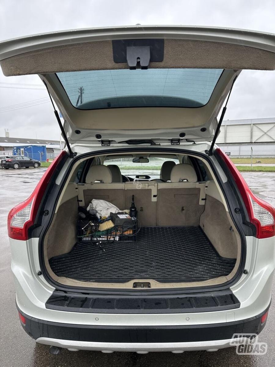 Grey Volvo XC60 2009 in Kaunas, with an engine capacity of 2.40 L and mileage of 383 thousand km for 5750 €, photo 9 on AUTOMOTO.COM.LV