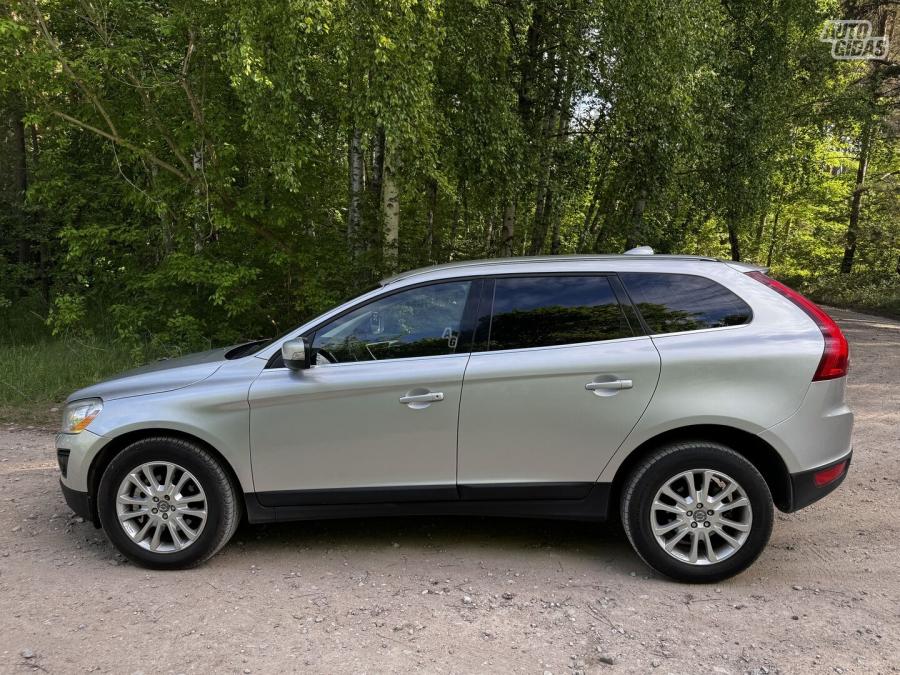 Grey Volvo XC60 2009 in Siauliai, with an engine capacity of 2.40 L and mileage of 332 thousand km for 5850 €, photo 9 on AUTOMOTO.COM.LV