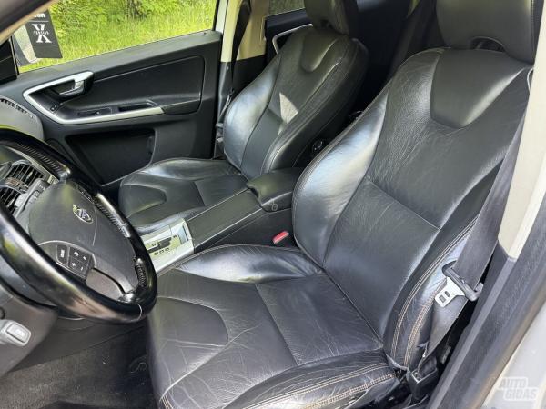Grey Volvo XC60 2009 in Siauliai, with an engine capacity of 2.40 L and mileage of 332 thousand km for 5850 €, photo 9 on AUTOMOTO.COM.LV