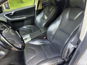 Grey Volvo XC60 2009 in Siauliai, with an engine capacity of 2.40 L and mileage of 332 thousand km for 5850 €, photo 10 on AUTOMOTO.COM.LV