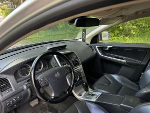 Grey Volvo XC60 2009 in Siauliai, with an engine capacity of 2.40 L and mileage of 332 thousand km for 5850 €, photo 11 on AUTOMOTO.COM.LV