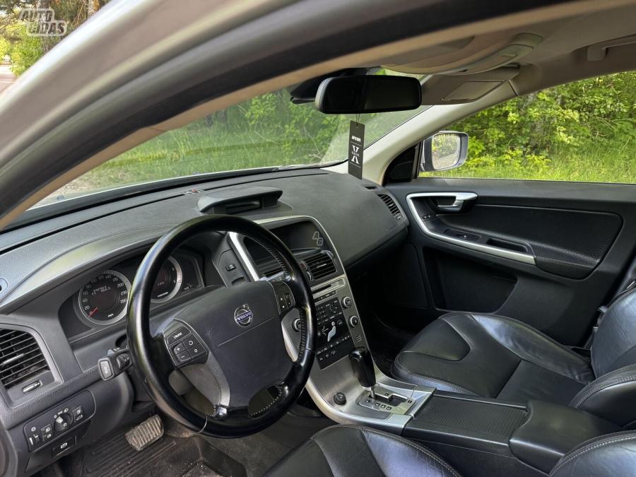 Grey Volvo XC60 2009 in Siauliai, with an engine capacity of 2.40 L and mileage of 332 thousand km for 5850 €, photo 11 on AUTOMOTO.COM.LV