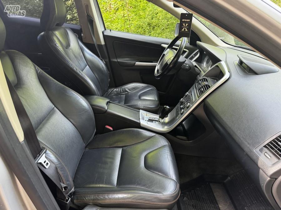 Grey Volvo XC60 2009 in Siauliai, with an engine capacity of 2.40 L and mileage of 332 thousand km for 5850 €, photo 12 on AUTOMOTO.COM.LV