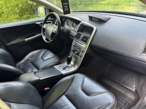Grey Volvo XC60 2009 in Siauliai, with an engine capacity of 2.40 L and mileage of 332 thousand km for 5850 €, photo 13 on AUTOMOTO.COM.LV