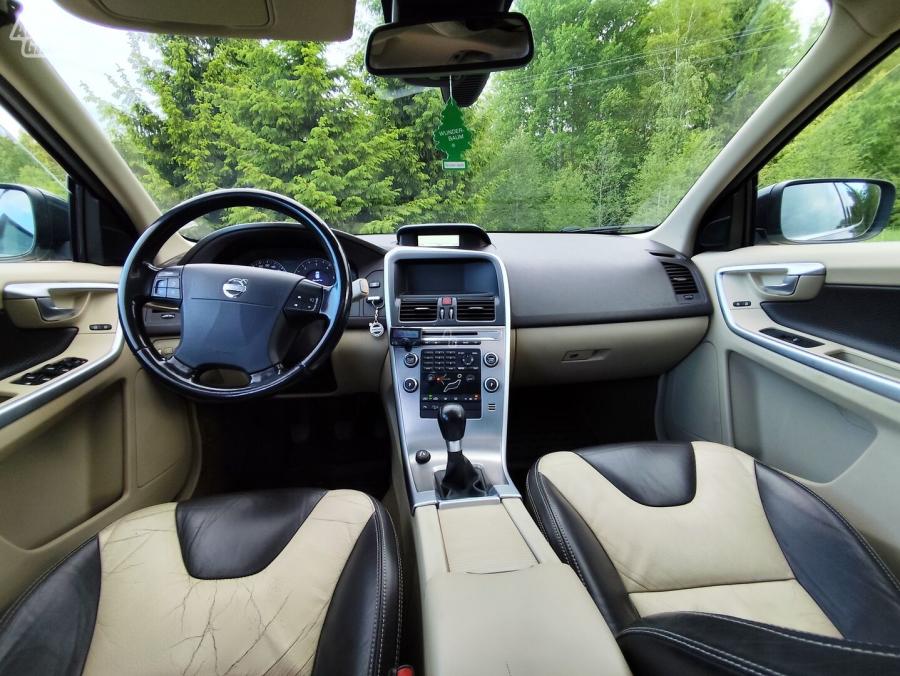 Grey Volvo XC60 2009 in Telschi, with an engine capacity of 2.40 L and mileage of 308 thousand km for 4750 €, photo 12 on AUTOMOTO.COM.LV