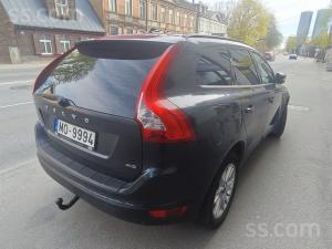 Grey Volvo XC60 2009 in Riga, with an engine capacity of 2.40 L and mileage of 390 thousand km for 4500 €, photo 3 on AUTOMOTO.COM.LV