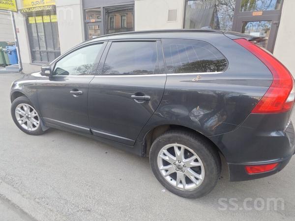 Grey Volvo XC60 2009 in Riga, with an engine capacity of 2.40 L and mileage of 390 thousand km for 4500 €, photo 5 on AUTOMOTO.COM.LV