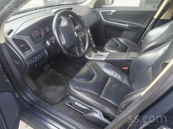 Grey Volvo XC60 2009 in Riga, with an engine capacity of 2.40 L and mileage of 390 thousand km for 4500 €, photo 7 on AUTOMOTO.COM.LV