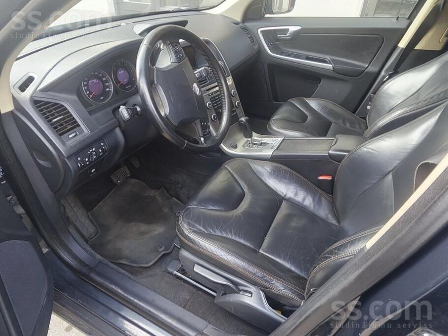 Grey Volvo XC60 2009 in Riga, with an engine capacity of 2.40 L and mileage of 390 thousand km for 4500 €, photo 8 on AUTOMOTO.COM.LV