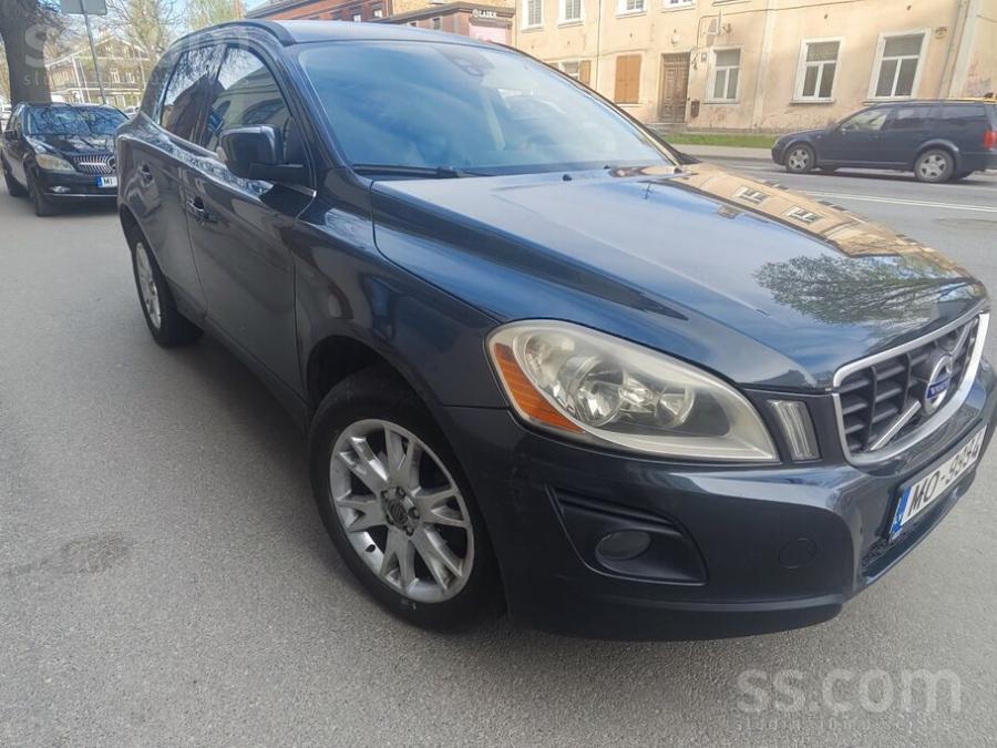 Grey Volvo XC60 2009 in Riga, with an engine capacity of 2.40 L and mileage of 390 thousand km for 4500 €, photo 9 on AUTOMOTO.COM.LV