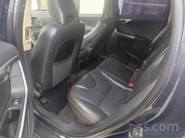 Grey Volvo XC60 2009 in Riga, with an engine capacity of 2.40 L and mileage of 390 thousand km for 4500 €, photo 9 on AUTOMOTO.COM.LV