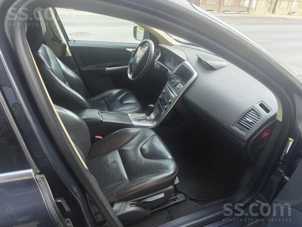 Grey Volvo XC60 2009 in Riga, with an engine capacity of 2.40 L and mileage of 390 thousand km for 4500 €, photo 10 on AUTOMOTO.COM.LV