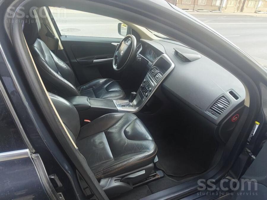 Grey Volvo XC60 2009 in Riga, with an engine capacity of 2.40 L and mileage of 390 thousand km for 4500 €, photo 11 on AUTOMOTO.COM.LV