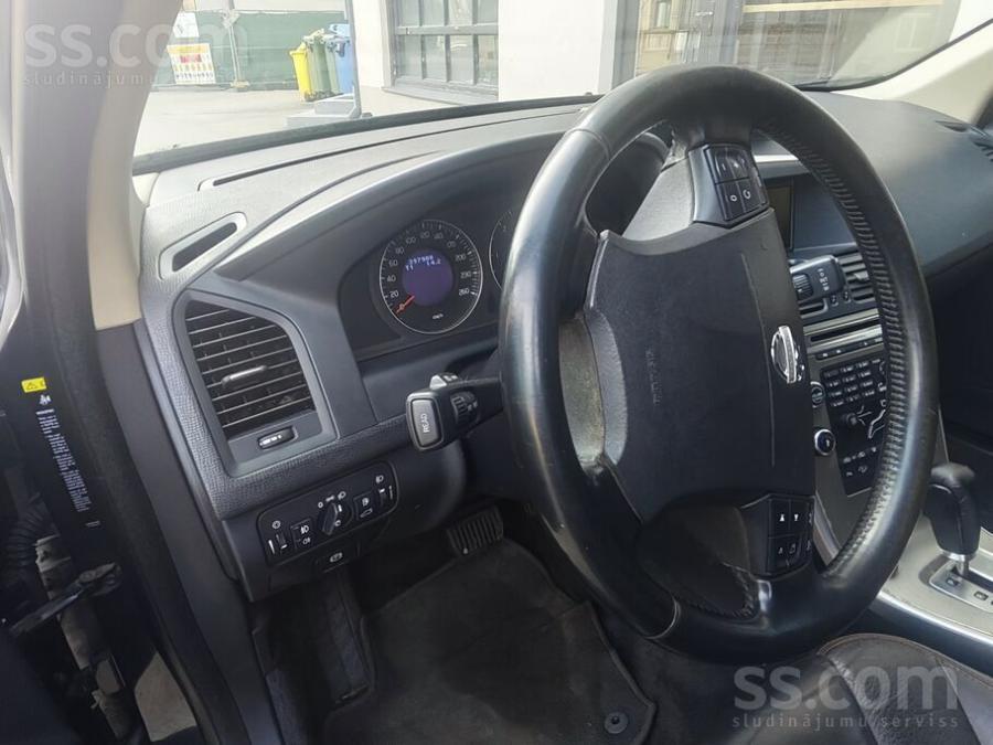 Grey Volvo XC60 2009 in Riga, with an engine capacity of 2.40 L and mileage of 390 thousand km for 4500 €, photo 14 on AUTOMOTO.COM.LV