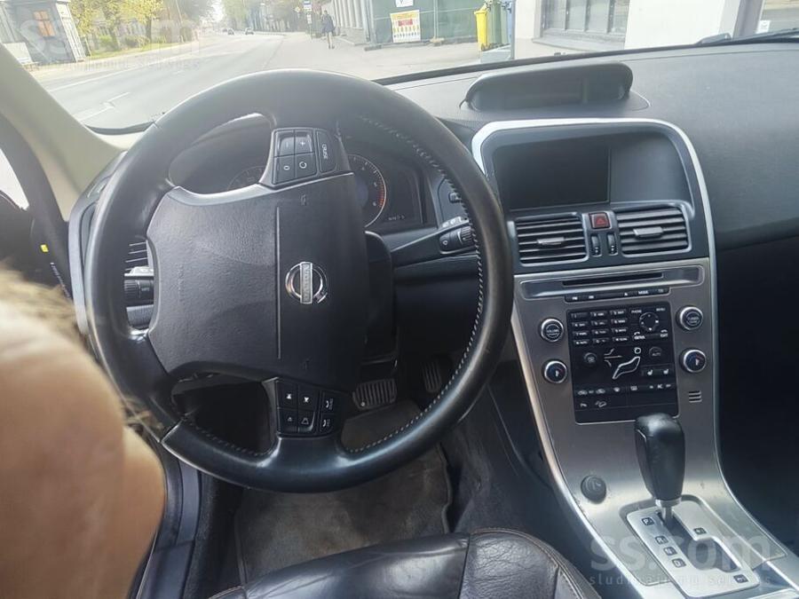 Grey Volvo XC60 2009 in Riga, with an engine capacity of 2.40 L and mileage of 390 thousand km for 4500 €, photo 15 on AUTOMOTO.COM.LV