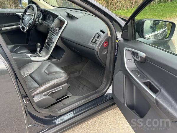Pelēks Volvo XC60 2009 Jēkabpils, ar dzinēja tilpumu 2.40 L un nobraukumu 288 tūkst. km par 7950 €, foto 9 vietnē AUTOMOTO.COM.LV