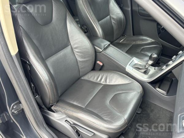 Pelēks Volvo XC60 2009 Jēkabpils, ar dzinēja tilpumu 2.40 L un nobraukumu 288 tūkst. km par 7950 €, foto 10 vietnē AUTOMOTO.COM.LV